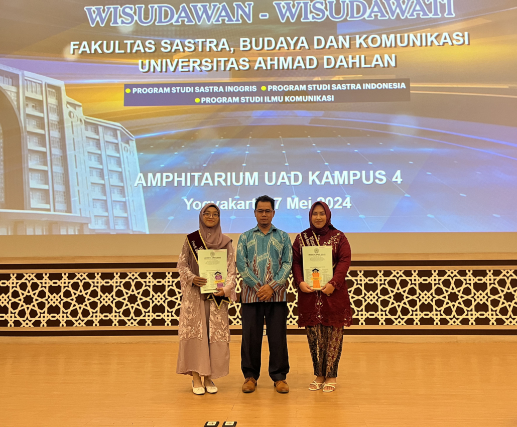 Pelepasan 173 Wisudawan dan Wisudawati Fakultas Sastra, Budaya, dan Komunikasi Universitas Ahmad ...